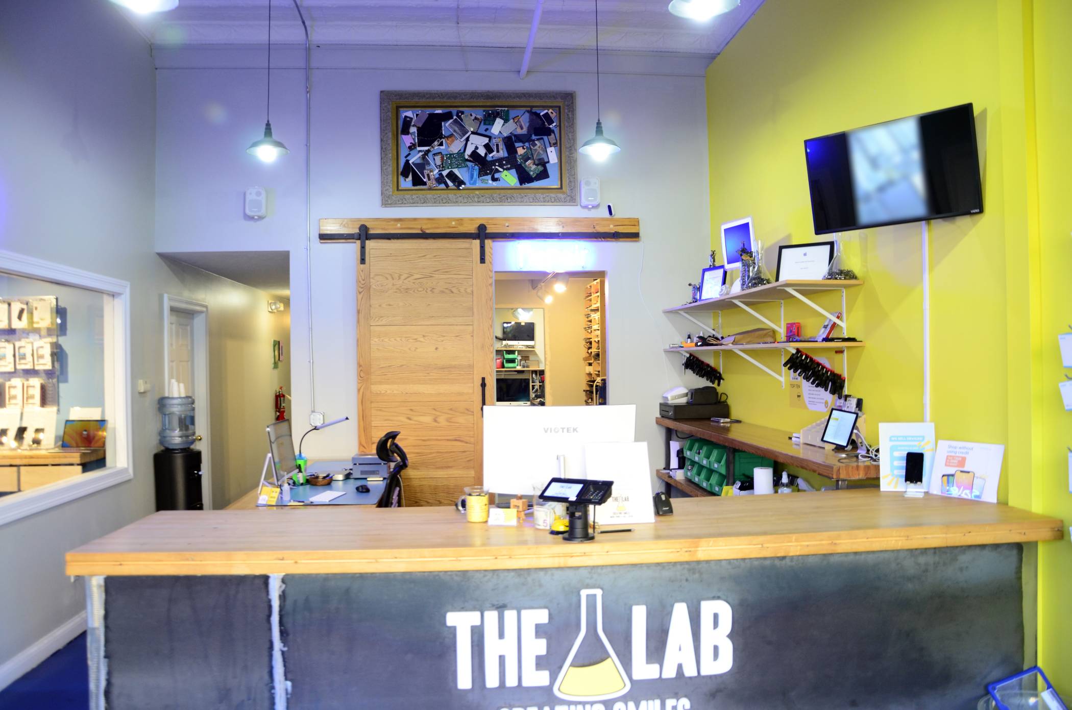 Stress-Free Holiday Shopping In Warsaw At The Lab - The Lab